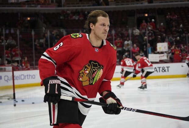 Leafs acquire Jake McCabe, Sam Lafferty from Blackhawks