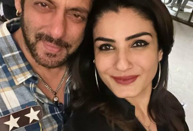 Raveena Tandon dances with Salman Khan on 'Pyar Dilon Ka Mela Hai' song