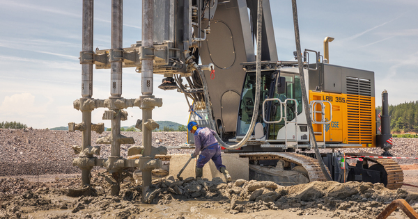 One soul on two stages with a Liebherr rig