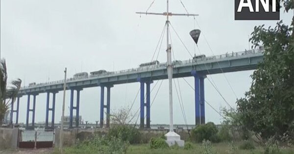 TN: Storm Warning Cage 3 mounted at Pamban port to warn of impending ...
