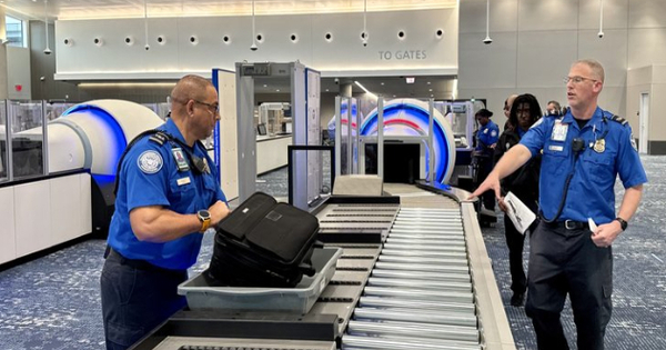 US ends collective bargaining for 50,000 TSA officers
