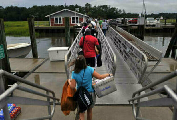 Ferry dock accident kills seven in US