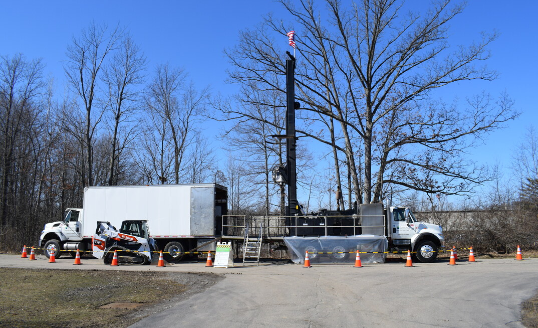 How does heat affect VOC sampling in sonic core samples?