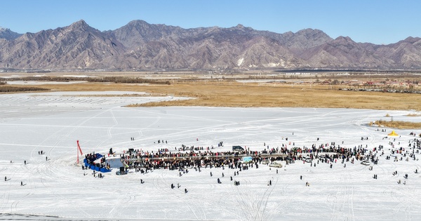 CHINA-INNER MONGOLIA-HOHHOT-WINTER FISHING (CN)