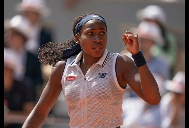 Coco Gauff tops Iga Swiatek, moves to semis at WTA Finals