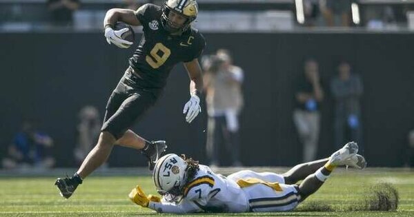 Diego Pavia does it again as No. 17 Vanderbilt beats No. 10 LSU