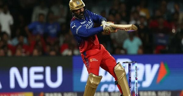 "Dinesh used to have a hit in between his commentary stints": Varun Aaron