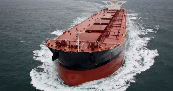 Navios que transportam minério da Vale são inspecionados