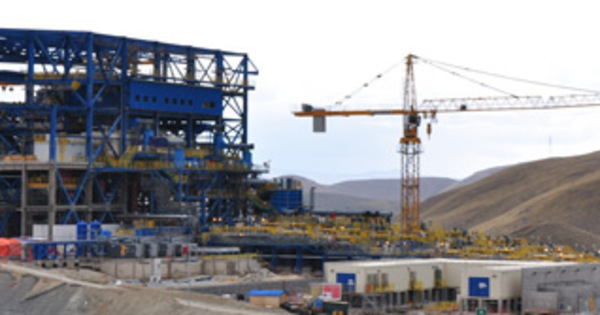 Liebherr cranes move into Peru