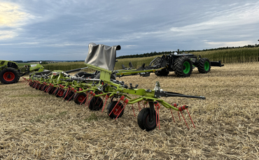 Claas launches wider Volto trailed tedders | Farm News | Farmers Guardian