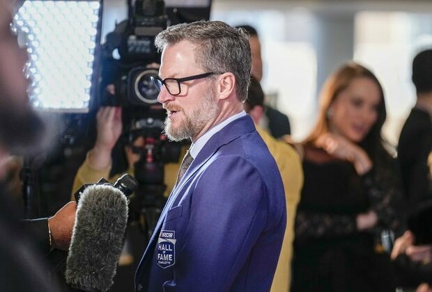 Report: Racing analyst Dale Earnhardt Jr. leaving NBC