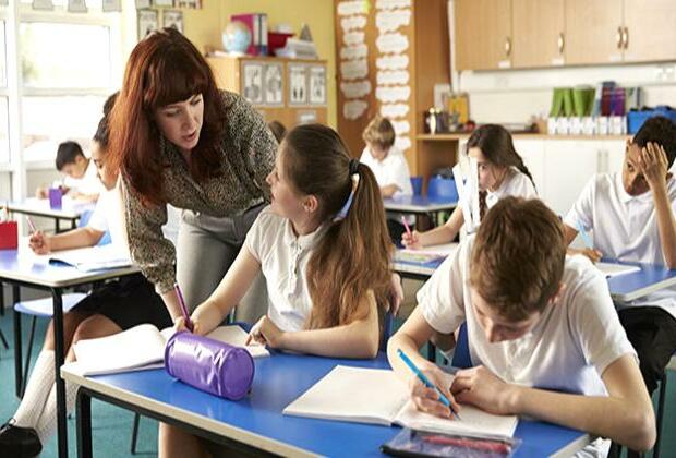 New teachers in Ireland to get 2,000 euro incentive for full-time jobs