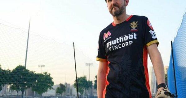 Mike Hesson opens up on pressure of playing at RCB's home ground