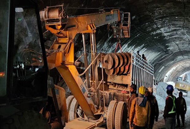 Uttarakhand tunnel collapse: Large diameter pipes, drilling machines ...