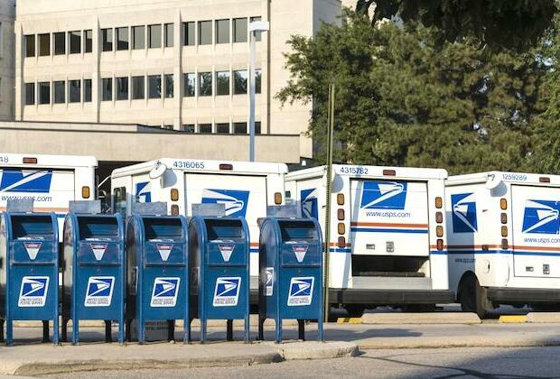 US Postal Service improves holiday service after falling down in 2020