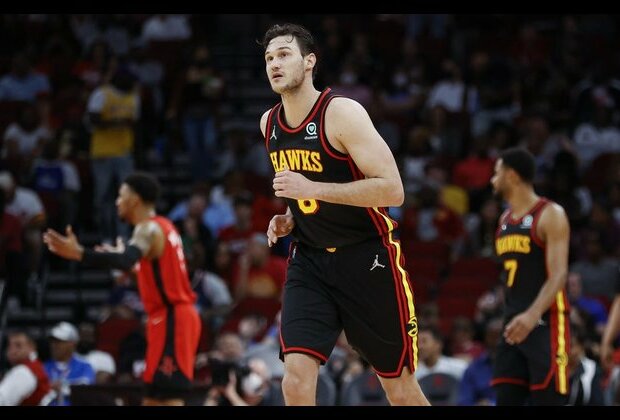 Celtics' Danilo Gallinari (knee) hurt while playing for Italy