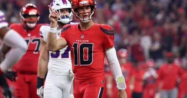 Texans QB Davis Mills (birth of son) didn't travel with team