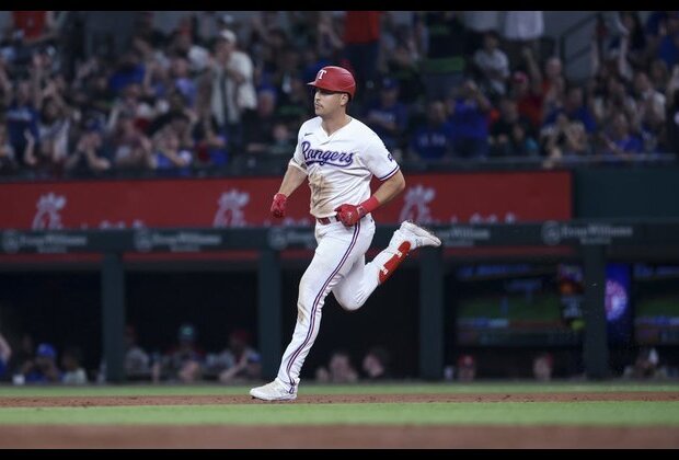Marcus Semien extends hitting streak as Rangers down Cards