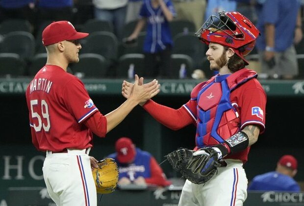Rangers aim to close out series vs. Twins with a sweep