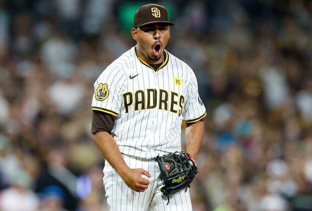 With Jeremiah Estrada in tow, Padres set for opener vs. Royals