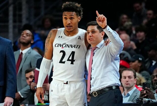 Cincinnati coach Wes Miller gets 2-year extension