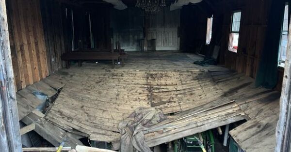 6 injured in floor collapse at New Hampshire wedding venue