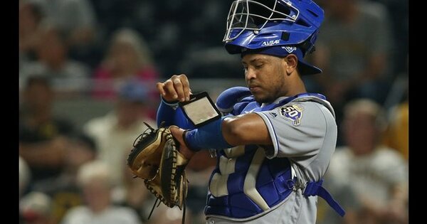 MLB to test pitch-calling device for catchers