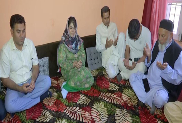 Mehbooba Mufti meets families of civilians killed in Pakistan shelling ...