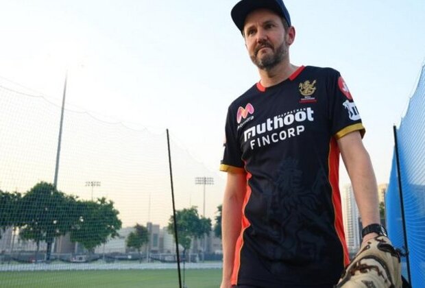 Mike Hesson opens up on pressure of playing at RCB's home ground