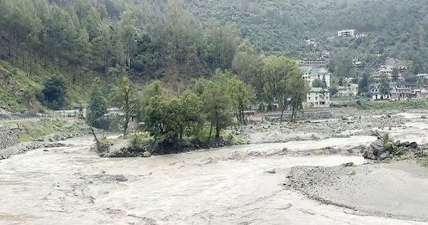 Cloudburst hits Sainj Valley in Himachal, 4 houses washed away; at least 3 feared missing