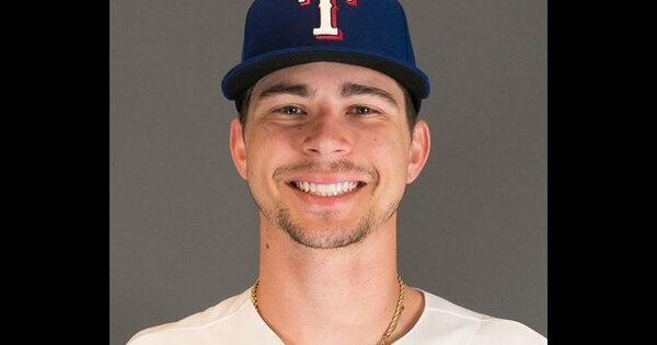 Dodgers acquire RHP Ricky Vanasco from Rangers