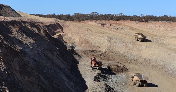 Mining Briefs: WMG, Auric and more