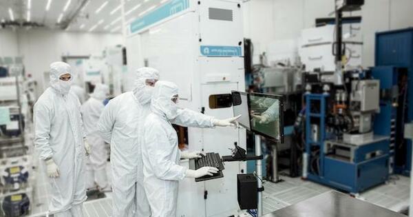 Applied Materials to build $4 bln Silicon Valley chip research center