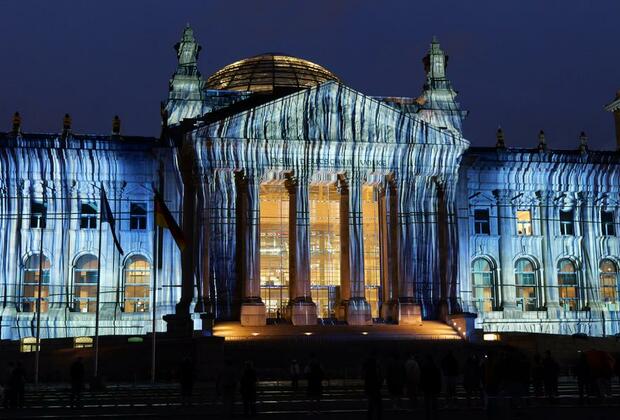 Berlin wraps Reichstag in light to honor Christo and Jeanne-Claude's legacy