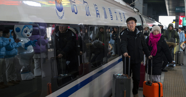 (Economy&Life) CHINA-HEILONGJIANG-HARBIN ICE-SNOW WORLD-THEMED HIGH ...
