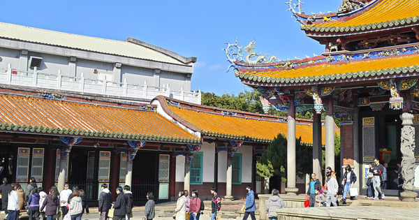 CHINA-TAIWAN-TAIPEI-CONFUCIUS TEMPLE-PRAYER